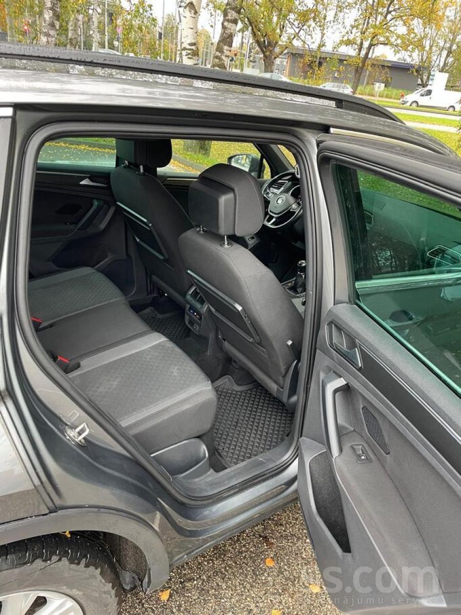 Grey Volkswagen Tiguan 2019 in Riga, with an engine capacity of 2.00 L and mileage of 174 thousand km for 12990 €, photo 12 on AUTOMOTO.COM.LV