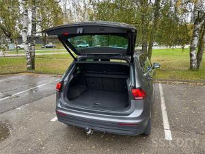 Grey Volkswagen Tiguan 2019 in Riga, with an engine capacity of 2.00 L and mileage of 174 thousand km for 12990 €, photo 13 on AUTOMOTO.COM.LV