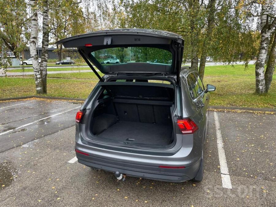 Grey Volkswagen Tiguan 2019 in Riga, with an engine capacity of 2.00 L and mileage of 174 thousand km for 12990 €, photo 13 on AUTOMOTO.COM.LV