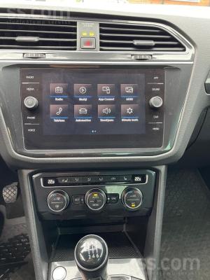 Grey Volkswagen Tiguan 2019 in Riga, with an engine capacity of 2.00 L and mileage of 174 thousand km for 12990 €, photo 19 on AUTOMOTO.COM.LV