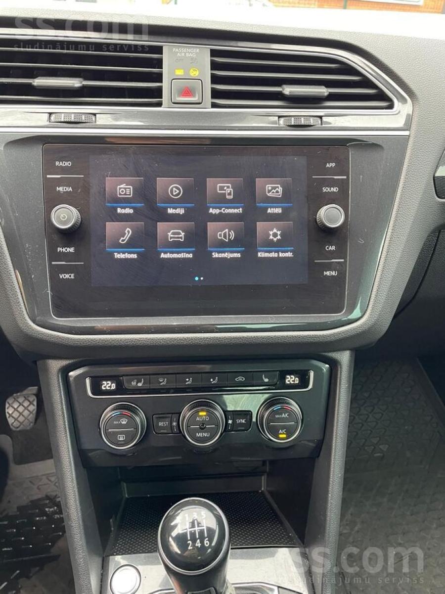 Grey Volkswagen Tiguan 2019 in Riga, with an engine capacity of 2.00 L and mileage of 174 thousand km for 12990 €, photo 19 on AUTOMOTO.COM.LV