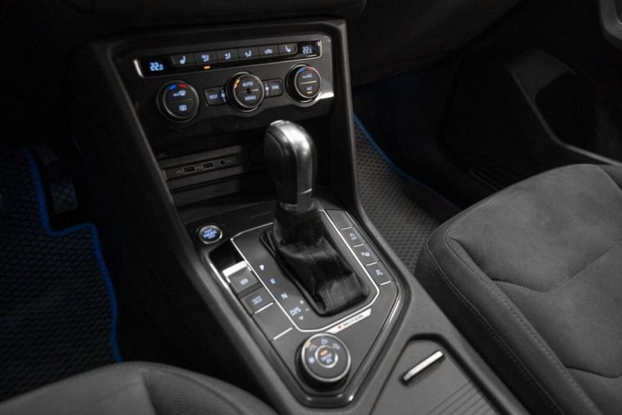 Pelēks Volkswagen Tiguan 2019 Viļņa, ar dzinēja tilpumu 2.00 L un nobraukumu 258 tūkst. km par 15950 €, foto 25 vietnē AUTOMOTO.COM.LV