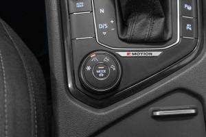 Pelēks Volkswagen Tiguan 2019 Viļņa, ar dzinēja tilpumu 2.00 L un nobraukumu 258 tūkst. km par 15950 €, foto 26 vietnē AUTOMOTO.COM.LV