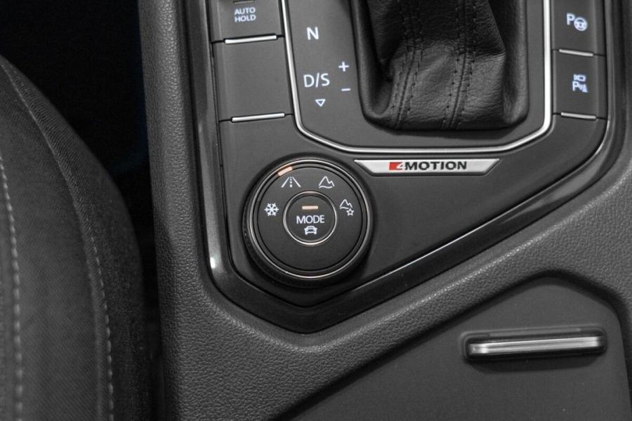 Pelēks Volkswagen Tiguan 2019 Viļņa, ar dzinēja tilpumu 2.00 L un nobraukumu 258 tūkst. km par 15950 €, foto 26 vietnē AUTOMOTO.COM.LV