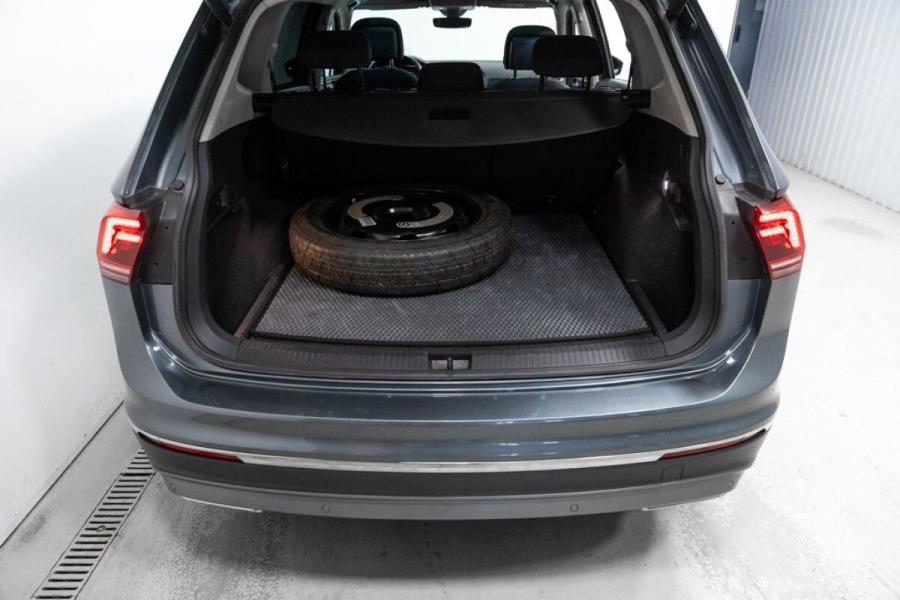 Pelēks Volkswagen Tiguan 2019 Viļņa, ar dzinēja tilpumu 2.00 L un nobraukumu 258 tūkst. km par 15950 €, foto 27 vietnē AUTOMOTO.COM.LV