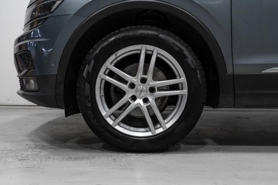 Pelēks Volkswagen Tiguan 2019 Viļņa, ar dzinēja tilpumu 2.00 L un nobraukumu 258 tūkst. km par 15950 €, foto 31 vietnē AUTOMOTO.COM.LV