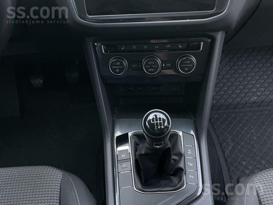 Pelēks Volkswagen Tiguan 2020 Rīga, ar dzinēja tilpumu 2.00 L un nobraukumu 0 tūkst. km par 25900 €, foto 16 vietnē AUTOMOTO.COM.LV