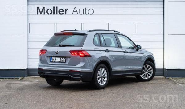 Grey Volkswagen Tiguan 2020 in Riga, with an engine capacity of 1.50 L and mileage of 45 thousand km for 24500 €, photo 3 on AUTOMOTO.COM.LV