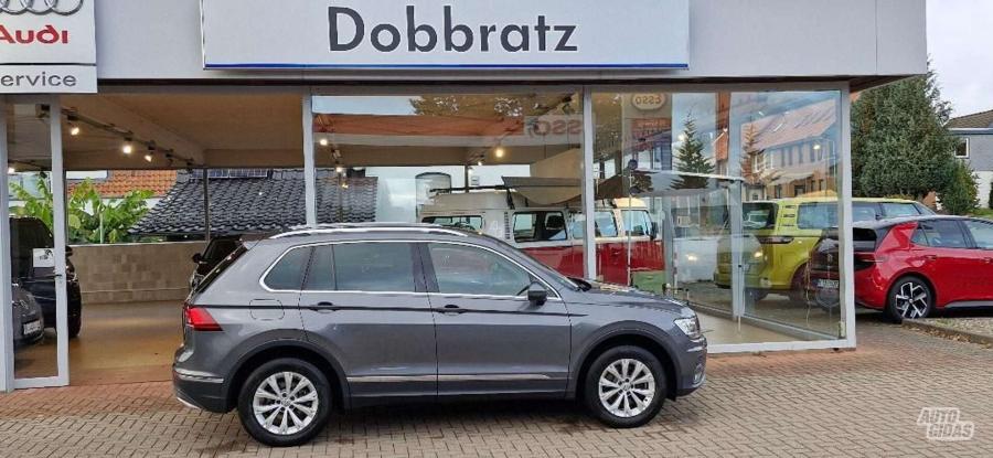 Grey Volkswagen Tiguan 2020 in Kaunas, with an engine capacity of 2.00 L and mileage of 72 thousand km for 32679 €, photo 1 on AUTOMOTO.COM.LV