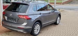Grey Volkswagen Tiguan 2020 in Kaunas, with an engine capacity of 2.00 L and mileage of 72 thousand km for 32679 €, photo 4 on AUTOMOTO.COM.LV