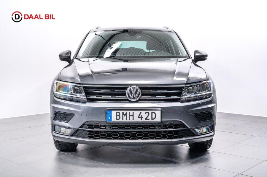 Grey Volkswagen Tiguan 2020 in Kaunas, with an engine capacity of 0.00 L and mileage of 51 thousand km for 28796 €, photo 4 on AUTOMOTO.COM.LV