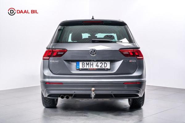 Grey Volkswagen Tiguan 2020 in Kaunas, with an engine capacity of 0.00 L and mileage of 51 thousand km for 28796 €, photo 6 on AUTOMOTO.COM.LV