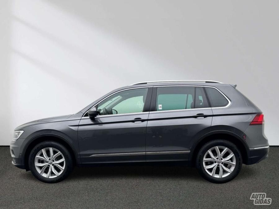 Grey Volkswagen Tiguan 2020 in Kaunas, with an engine capacity of 2.00 L and mileage of 50 thousand km for 30516 €, photo 2 on AUTOMOTO.COM.LV