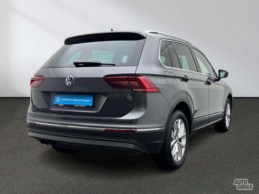 Grey Volkswagen Tiguan 2020 in Kaunas, with an engine capacity of 2.00 L and mileage of 50 thousand km for 30516 €, photo 3 on AUTOMOTO.COM.LV