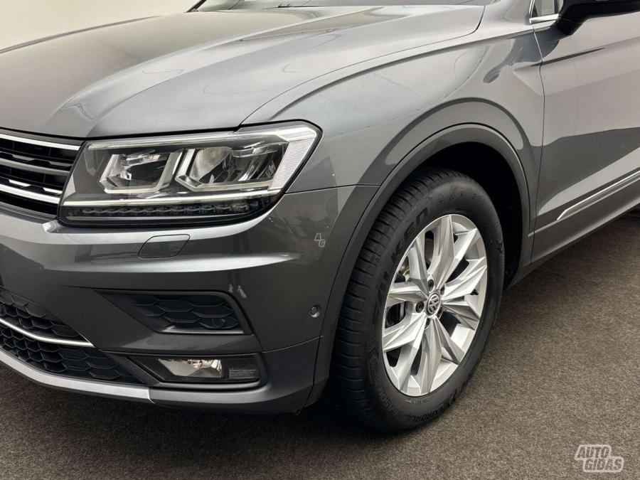 Grey Volkswagen Tiguan 2020 in Kaunas, with an engine capacity of 2.00 L and mileage of 50 thousand km for 30516 €, photo 6 on AUTOMOTO.COM.LV