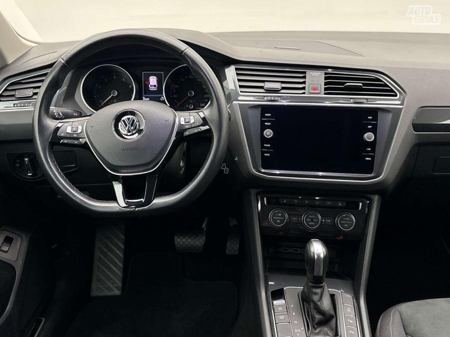 Grey Volkswagen Tiguan 2020 in Kaunas, with an engine capacity of 2.00 L and mileage of 50 thousand km for 30516 €, photo 8 on AUTOMOTO.COM.LV