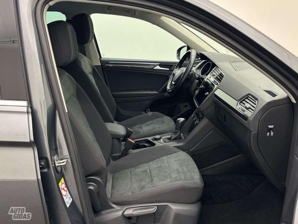 Grey Volkswagen Tiguan 2020 in Kaunas, with an engine capacity of 2.00 L and mileage of 50 thousand km for 30516 €, photo 10 on AUTOMOTO.COM.LV