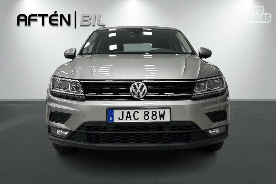 Grey Volkswagen Tiguan 2020 in Kaunas, with an engine capacity of 0.00 L and mileage of 75 thousand km for 27828 €, photo 3 on AUTOMOTO.COM.LV