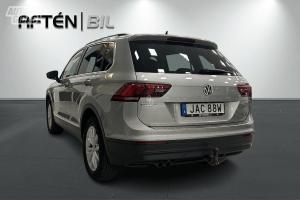 Grey Volkswagen Tiguan 2020 in Kaunas, with an engine capacity of 0.00 L and mileage of 75 thousand km for 27828 €, photo 8 on AUTOMOTO.COM.LV