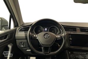 Grey Volkswagen Tiguan 2020 in Kaunas, with an engine capacity of 0.00 L and mileage of 75 thousand km for 27828 €, photo 12 on AUTOMOTO.COM.LV