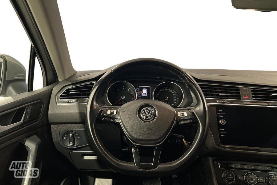 Grey Volkswagen Tiguan 2020 in Kaunas, with an engine capacity of 0.00 L and mileage of 75 thousand km for 27828 €, photo 12 on AUTOMOTO.COM.LV