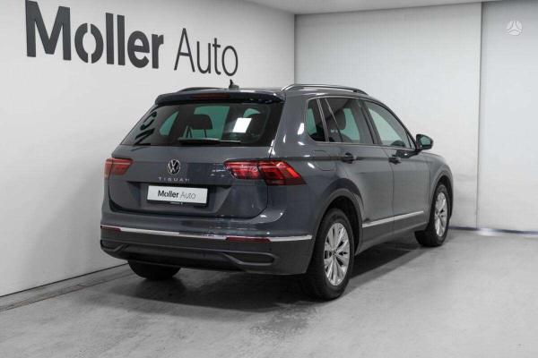 Pelēks Volkswagen Tiguan 2020 Viļņa, ar dzinēja tilpumu 1.50 L un nobraukumu 102 tūkst. km par 22500 €, foto 3 vietnē AUTOMOTO.COM.LV