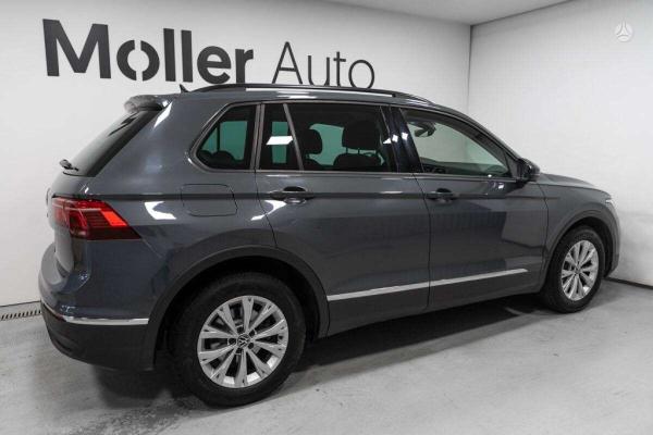 Pelēks Volkswagen Tiguan 2020 Viļņa, ar dzinēja tilpumu 1.50 L un nobraukumu 102 tūkst. km par 22500 €, foto 4 vietnē AUTOMOTO.COM.LV