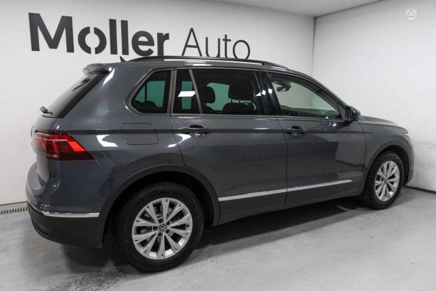 Pelēks Volkswagen Tiguan 2020 Viļņa, ar dzinēja tilpumu 1.50 L un nobraukumu 102 tūkst. km par 21900 €, foto 4 vietnē AUTOMOTO.COM.LV