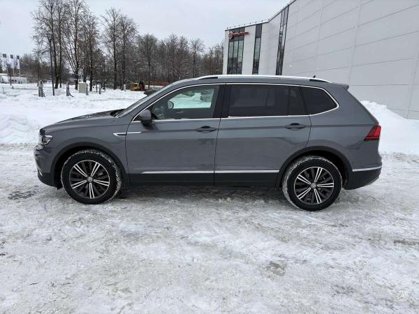 Pelēks Volkswagen Tiguan 2020 Kauņa, ar dzinēja tilpumu 1.97 L un nobraukumu 220 tūkst. km par 17500 €, foto 3 vietnē AUTOMOTO.COM.LV