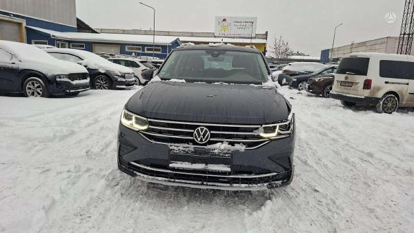 Grey Volkswagen Tiguan 2020 in Siauliai, with an engine capacity of 1.50 L and mileage of 76 thousand km for 17900 €, photo 1 on AUTOMOTO.COM.LV