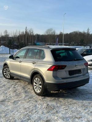 Pelēks Volkswagen Tiguan 2020 Viļņa, ar dzinēja tilpumu 1.97 L un nobraukumu 113 tūkst. km par 19700 €, foto 6 vietnē AUTOMOTO.COM.LV