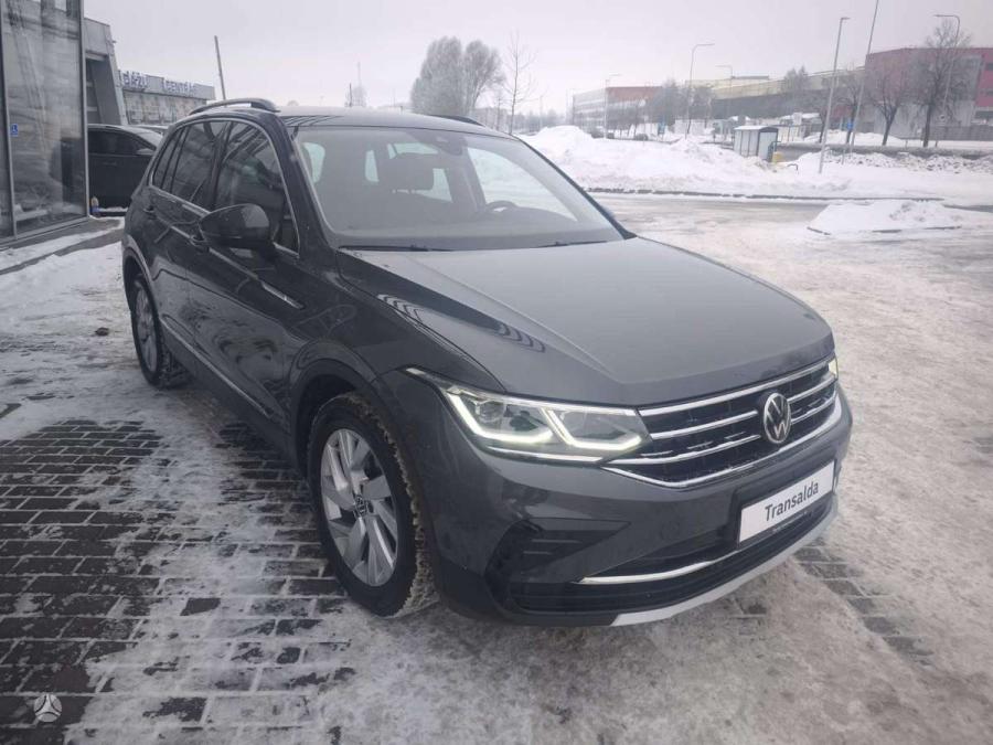 Pelēks Volkswagen Tiguan 2020 Šauļi, ar dzinēja tilpumu 1.50 L un nobraukumu 77 tūkst. km par 23900 €, foto 3 vietnē AUTOMOTO.COM.LV