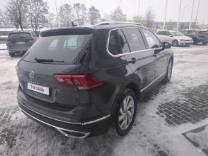 Pelēks Volkswagen Tiguan 2020 Šauļi, ar dzinēja tilpumu 1.50 L un nobraukumu 77 tūkst. km par 23900 €, foto 4 vietnē AUTOMOTO.COM.LV