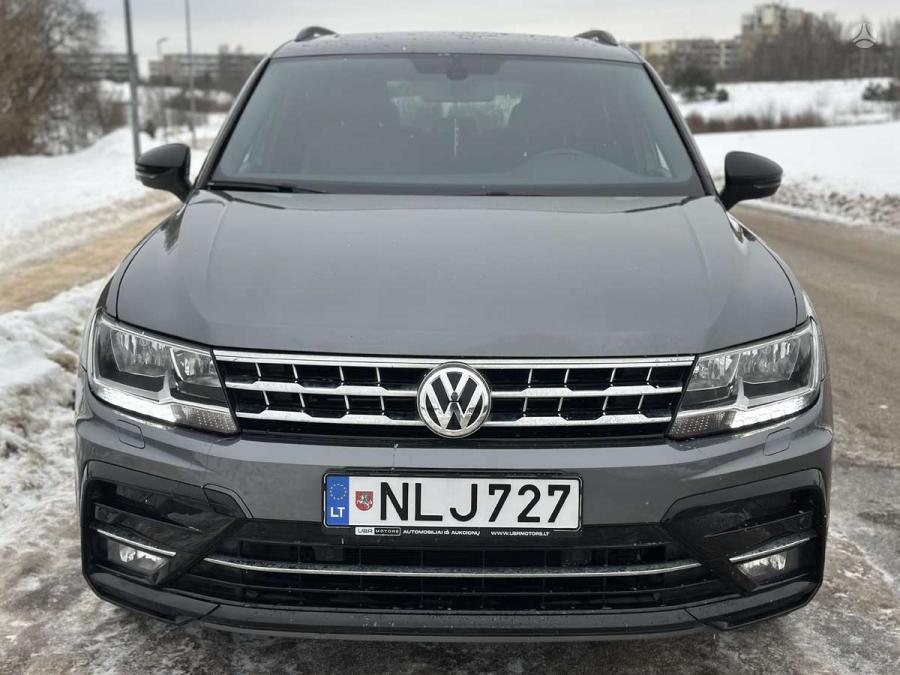 Grey Volkswagen Tiguan 2020 in Vilnius, with an engine capacity of 1.98 L and mileage of 57 thousand km for 22000 €, photo 2 on AUTOMOTO.COM.LV
