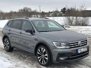 Grey Volkswagen Tiguan 2020 in Vilnius, with an engine capacity of 1.98 L and mileage of 57 thousand km for 22000 €, photo 3 on AUTOMOTO.COM.LV