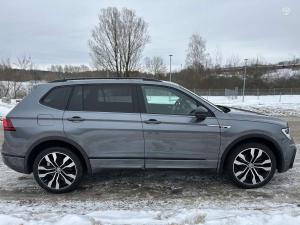 Grey Volkswagen Tiguan 2020 in Vilnius, with an engine capacity of 1.98 L and mileage of 57 thousand km for 22000 €, photo 4 on AUTOMOTO.COM.LV