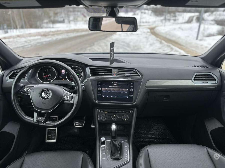 Grey Volkswagen Tiguan 2020 in Vilnius, with an engine capacity of 1.98 L and mileage of 57 thousand km for 22000 €, photo 14 on AUTOMOTO.COM.LV