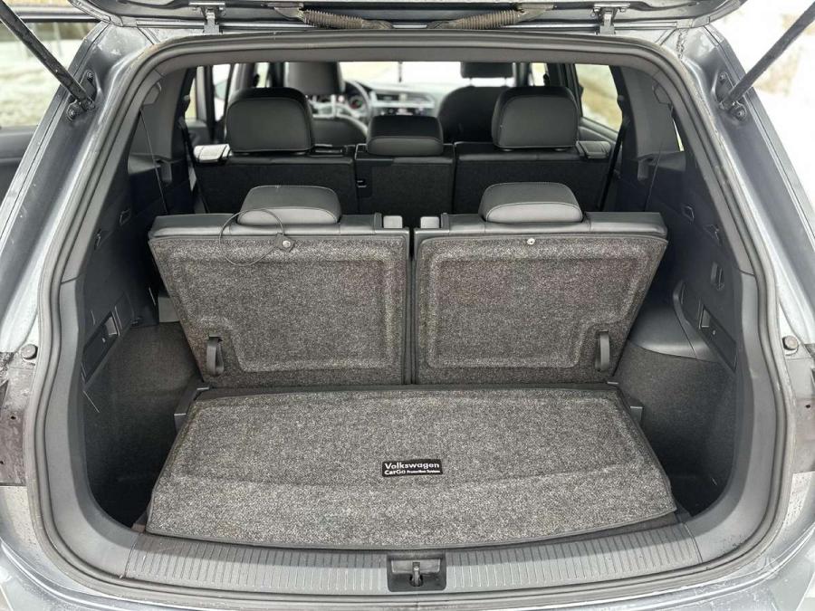 Grey Volkswagen Tiguan 2020 in Vilnius, with an engine capacity of 1.98 L and mileage of 57 thousand km for 22000 €, photo 18 on AUTOMOTO.COM.LV