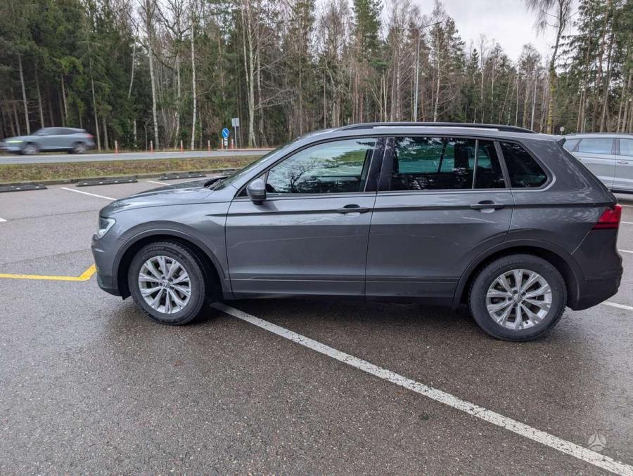 Pelēks Volkswagen Tiguan 2020 Klaipėda, ar dzinēja tilpumu 1.50 L un nobraukumu 89 tūkst. km par 19500 €, foto 3 vietnē AUTOMOTO.COM.LV
