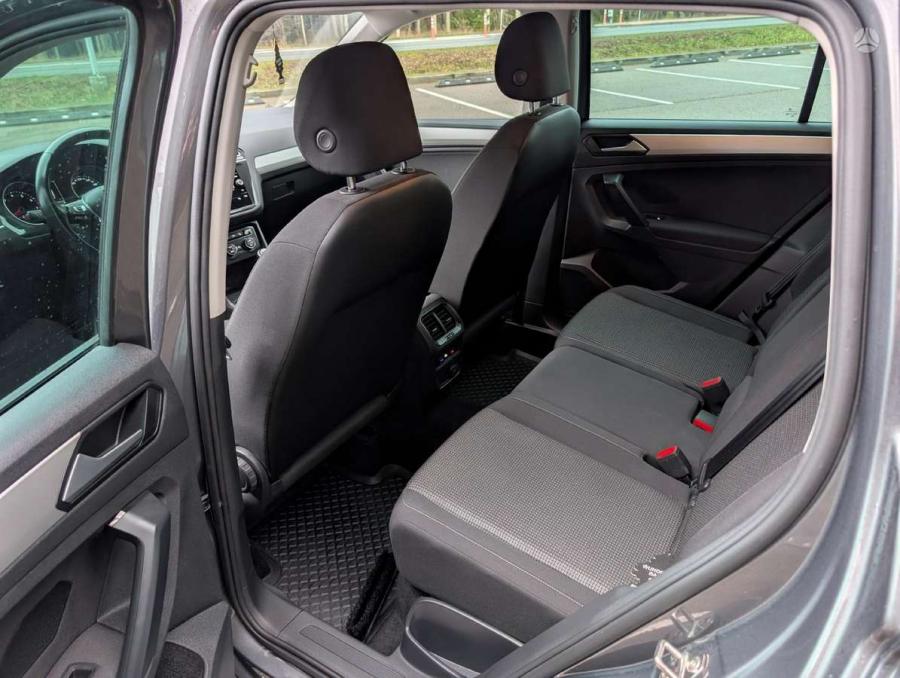 Pelēks Volkswagen Tiguan 2020 Klaipėda, ar dzinēja tilpumu 1.50 L un nobraukumu 89 tūkst. km par 19500 €, foto 7 vietnē AUTOMOTO.COM.LV