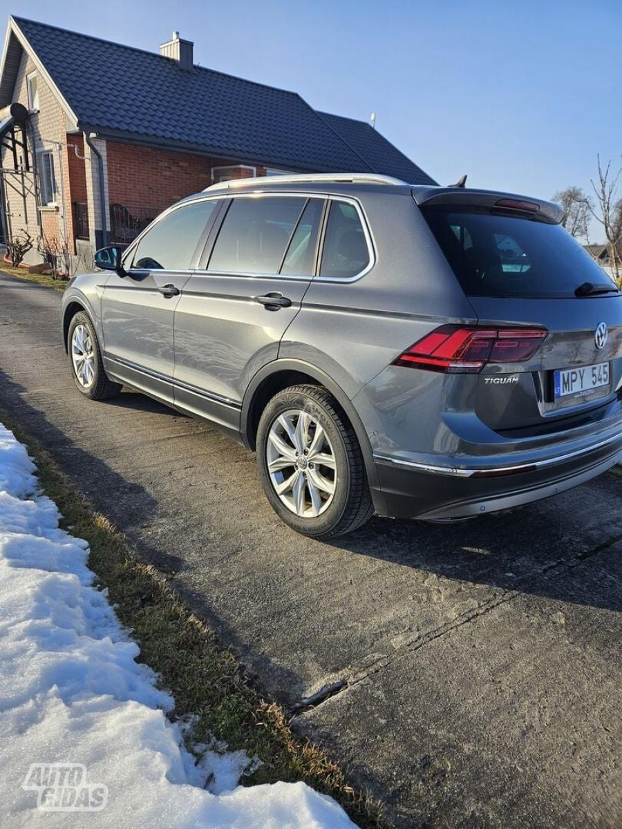 Grey Volkswagen Tiguan 2020 in Pasvalys, with an engine capacity of 2.00 L and mileage of 217 thousand km for 21800 €, photo 3 on AUTOMOTO.COM.LV
