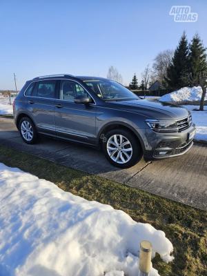 Grey Volkswagen Tiguan 2020 in Pasvalys, with an engine capacity of 2.00 L and mileage of 217 thousand km for 21800 €, photo 4 on AUTOMOTO.COM.LV