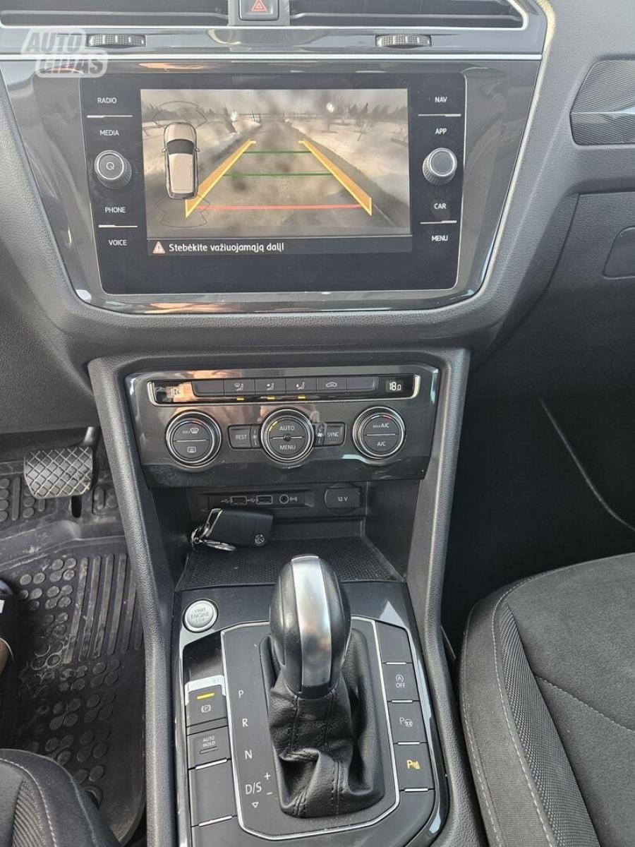 Grey Volkswagen Tiguan 2020 in Pasvalys, with an engine capacity of 2.00 L and mileage of 217 thousand km for 21800 €, photo 5 on AUTOMOTO.COM.LV