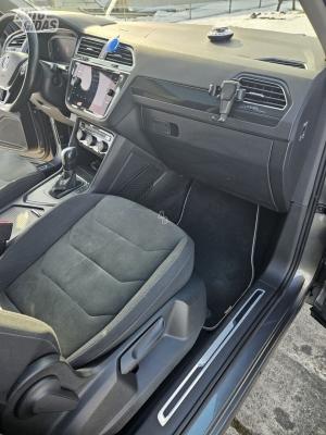 Grey Volkswagen Tiguan 2020 in Pasvalys, with an engine capacity of 2.00 L and mileage of 217 thousand km for 21800 €, photo 12 on AUTOMOTO.COM.LV