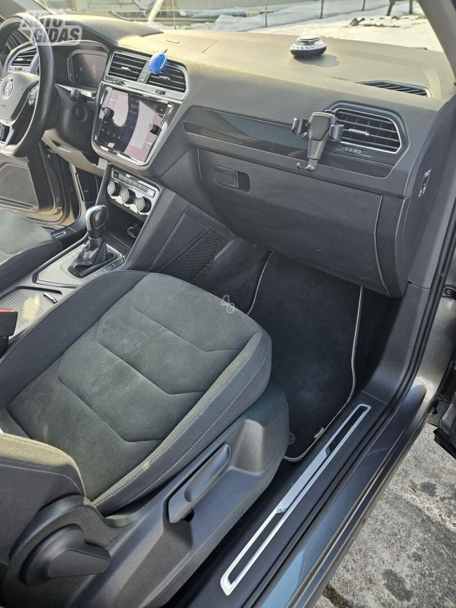 Grey Volkswagen Tiguan 2020 in Pasvalys, with an engine capacity of 2.00 L and mileage of 217 thousand km for 21800 €, photo 12 on AUTOMOTO.COM.LV