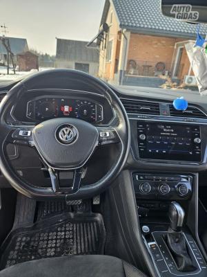 Grey Volkswagen Tiguan 2020 in Pasvalys, with an engine capacity of 2.00 L and mileage of 217 thousand km for 21800 €, photo 17 on AUTOMOTO.COM.LV