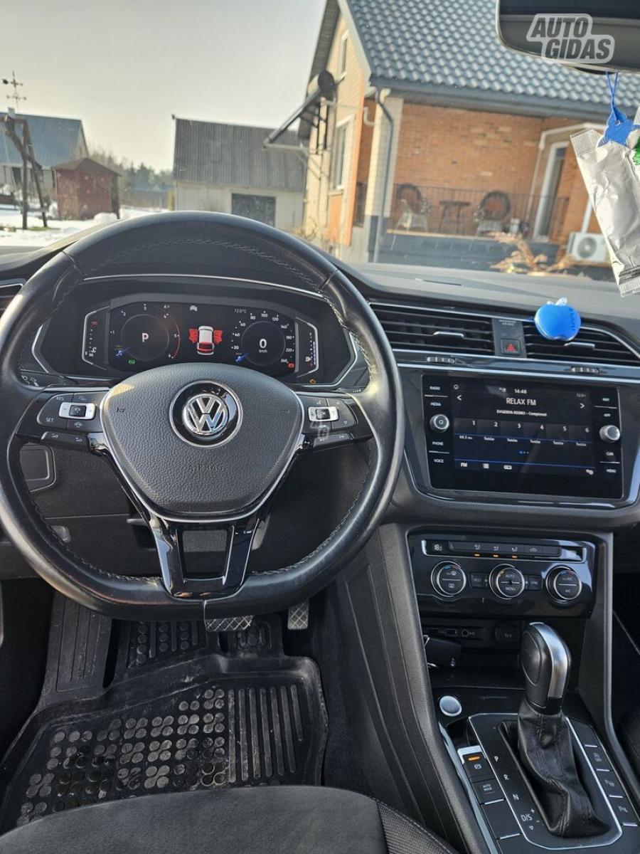 Grey Volkswagen Tiguan 2020 in Pasvalys, with an engine capacity of 2.00 L and mileage of 217 thousand km for 21800 €, photo 17 on AUTOMOTO.COM.LV