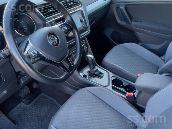 Pelēks Volkswagen Tiguan 2020 Rīga, ar dzinēja tilpumu 1.50 L un nobraukumu 80 tūkst. km par 20500 €, foto 5 vietnē AUTOMOTO.COM.LV