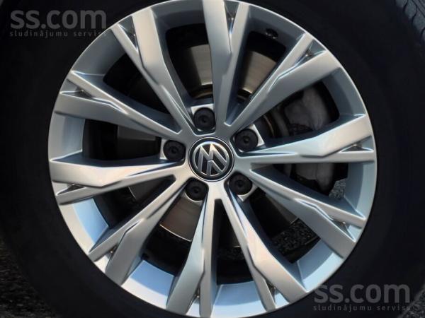 Pelēks Volkswagen Tiguan 2020 Rīga, ar dzinēja tilpumu 1.50 L un nobraukumu 80 tūkst. km par 20500 €, foto 10 vietnē AUTOMOTO.COM.LV