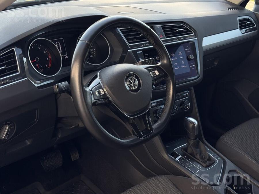 Pelēks Volkswagen Tiguan 2020 Valmiera, ar dzinēja tilpumu 1.50 L un nobraukumu 77 tūkst. km par 21800 €, foto 8 vietnē AUTOMOTO.COM.LV